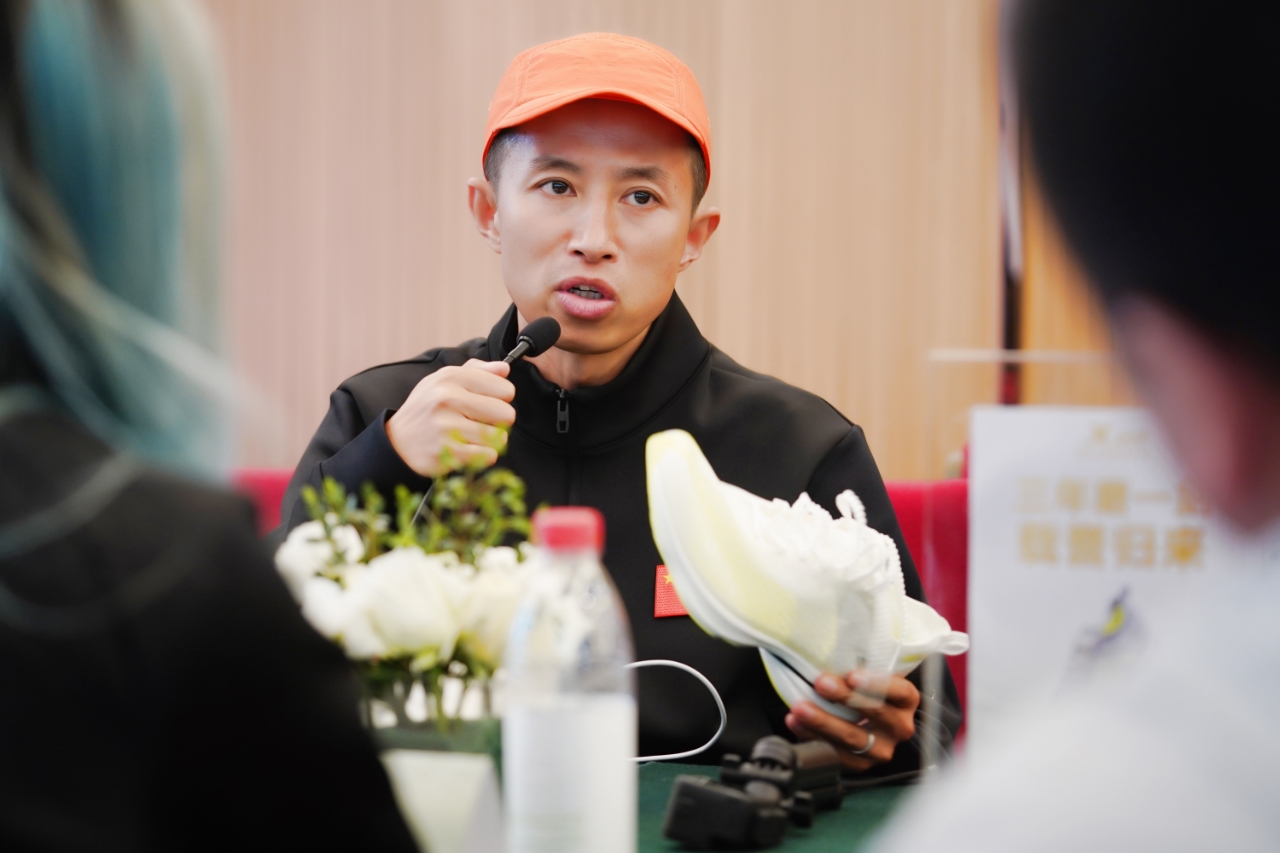 科技赋能 专业领航 更懂运动成长 特步100 2.0Pro成为中国田径协会“指定装备”-企业频道-东方网